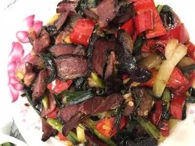 "Cục than" đen xì để 2 năm trông đáng sợ bao nhiêu hương vị hấp dẫn bấy ...