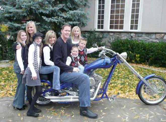 Người đẹp sinh liền 6 con cho "khổng lồ" cao 2m29, 69cm là "chuyện nhỏ"