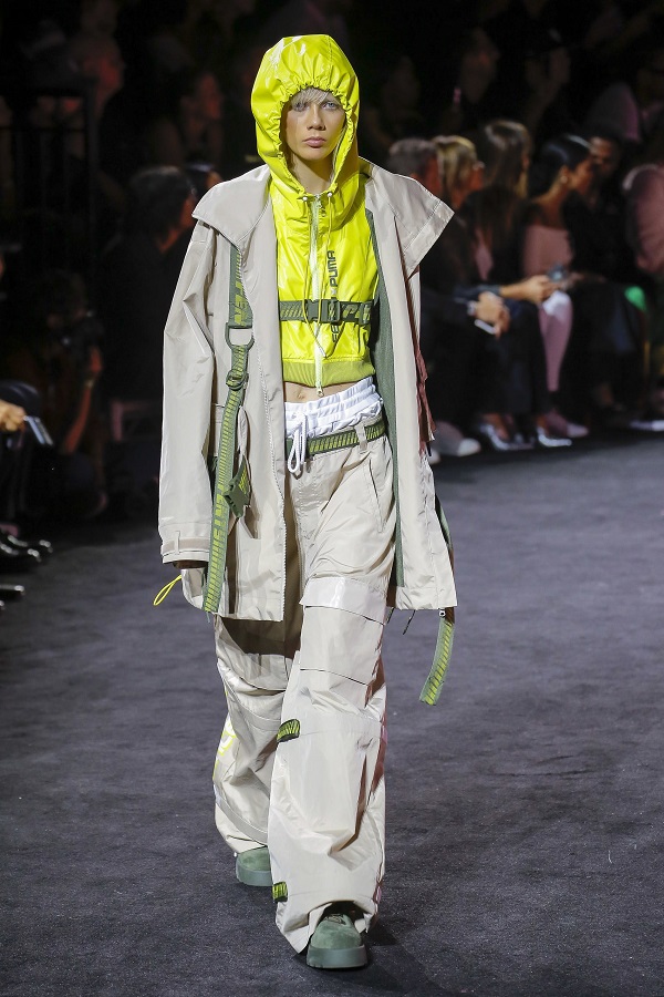 Gopcore: Phong cách dã ngoại kết hợp thời trang cao cấp