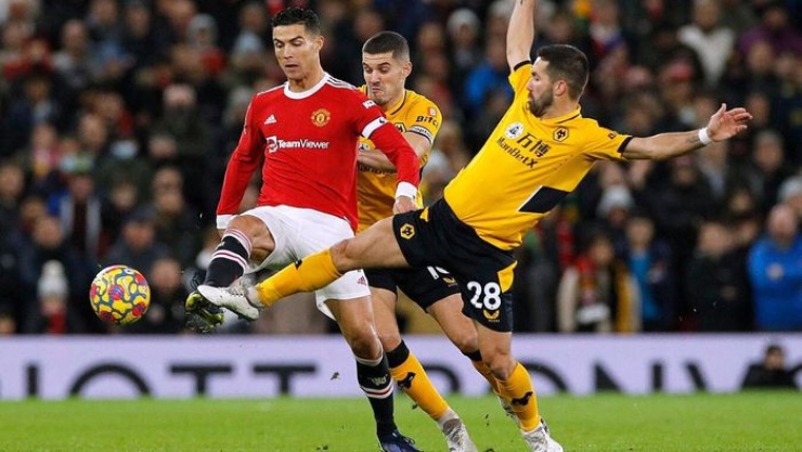 Ronaldo vô hại trước Wolverhampton: "Vấp cỏ" khó tin, Sancho không chịu ...