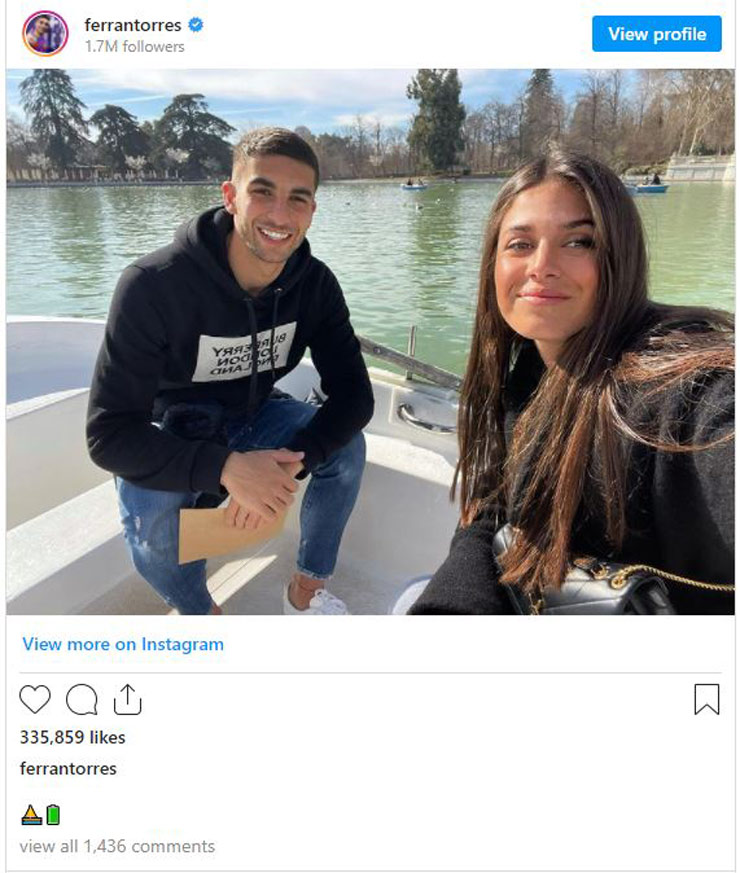 "Bom tấn" Barca, Torres công khai hẹn hò con gái cực xinh của HLV Tây ...