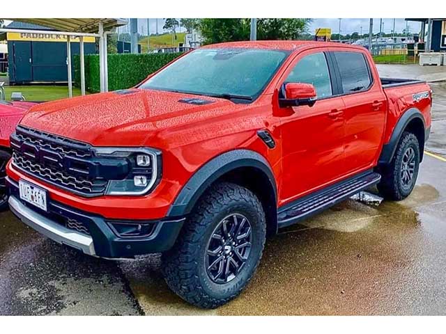 Giá xe Ford Ranger Raptor niêm yết và lăn bánh tháng 6/2022