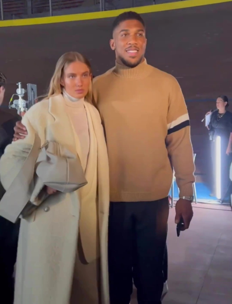 Nàng Schmidt đẹp số 1 thế giới thể thao khoe ảnh bikini, e ấp bên ...