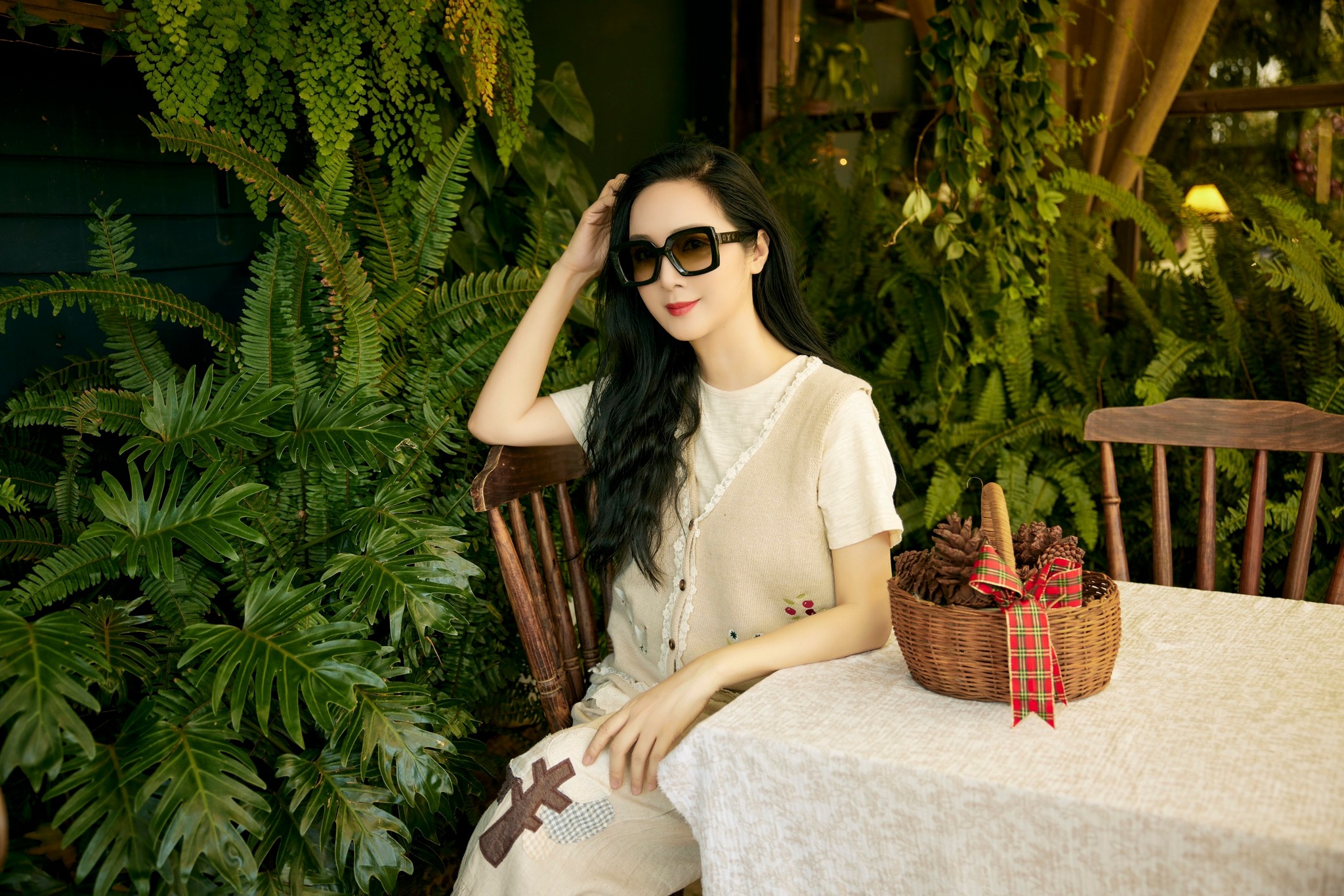 Giáng My ngoài 50 vẫn tự tin mặc khoe dáng hơn gái trẻ