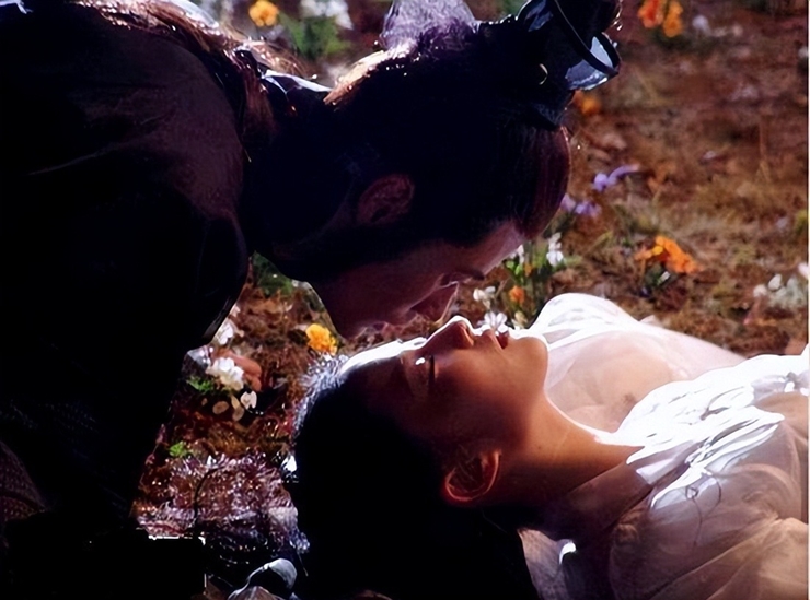 Không phải Lưu Diệc Phi, đây là Tiểu Long Nữ có cảnh bạo nhất với Doãn Chí Bình