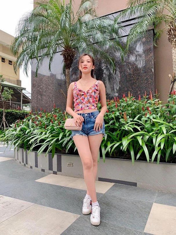 Vóc dáng quyến rũ bị giấu kín trên phim của nữ diễn viên Thanh Hóa cao 1m73