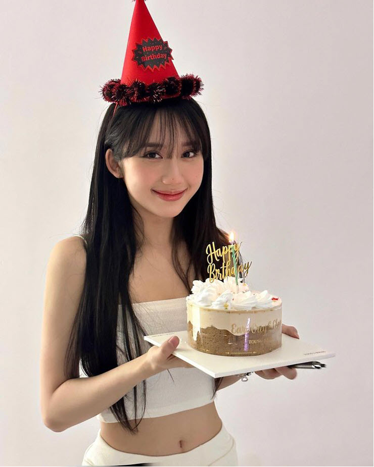 Ngắm streamer Mina Young nóng bỏng ngày sinh nhật
