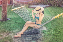 Hóa ra Bằng Kiều từng có cảnh nóng tuyệt đẹp với chân dài này