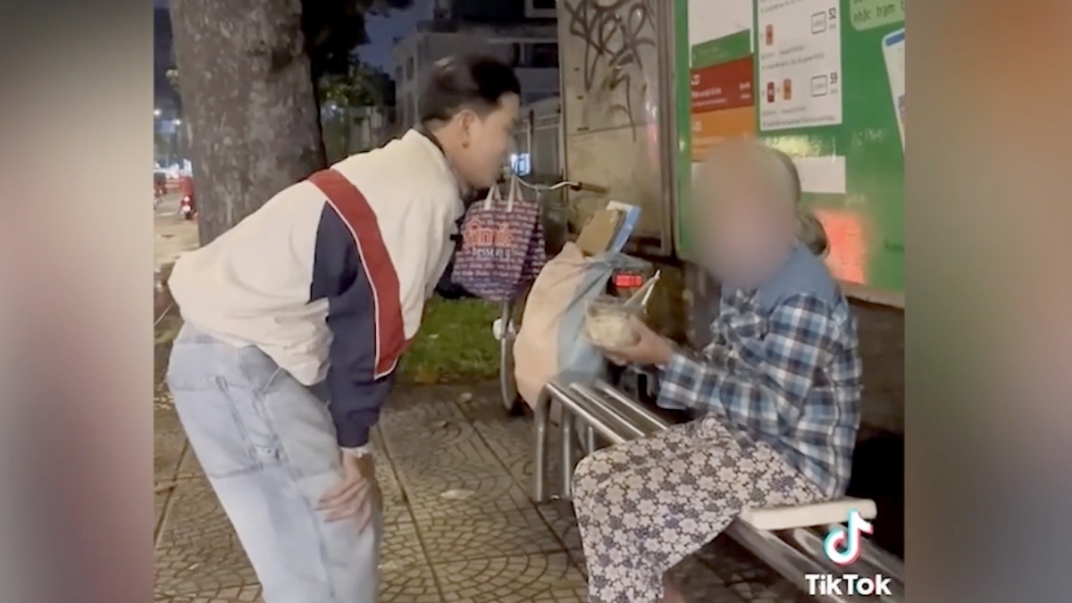 Loạt TikToker "lộng ngôn" gây tranh cãi: Cần xử phạt mạnh tay