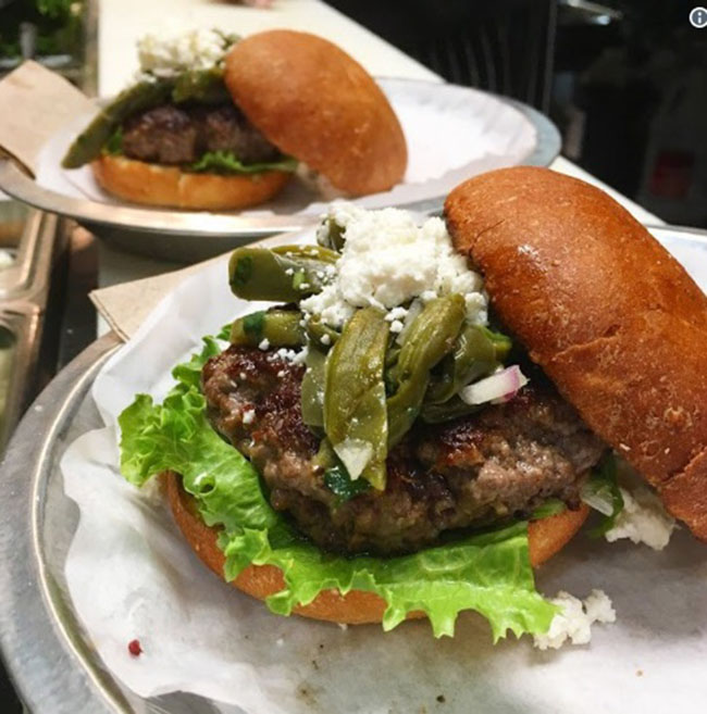 Món hambuger nhện độc không dành cho những người yếu tim