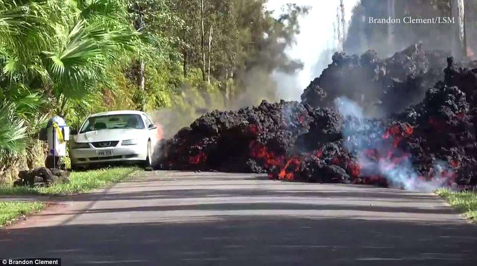 Cận Cảnh Dung Nham Nóng Chảy đổ Ra đường Nhấn Chìm Xe Hơi ở Hawaii