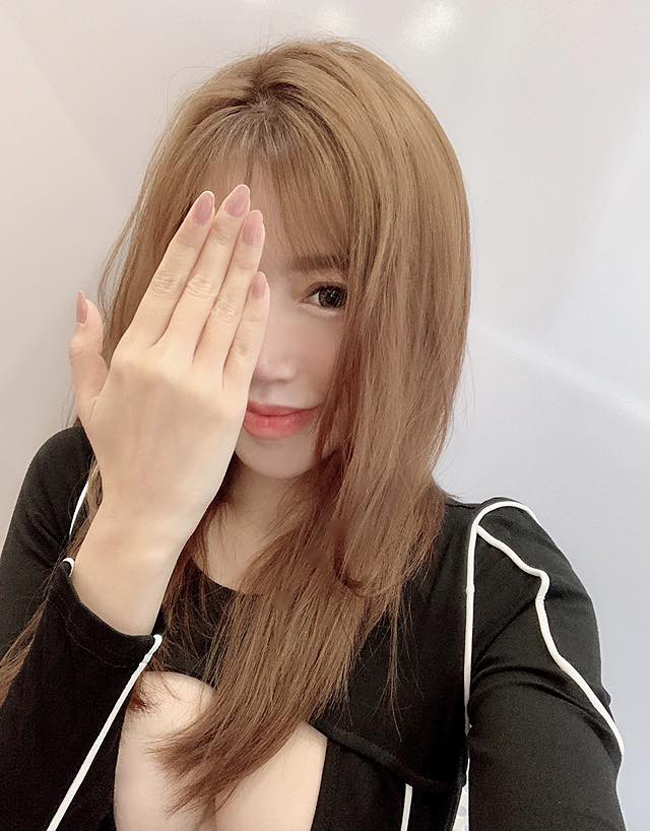 Dàn mỹ nhân Việt diện váy khoét ngực: Elly Trần bạo nhất?