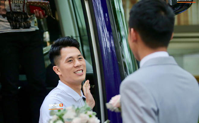 Phan Văn Đức tặng quà cưới đặc biệt cho Đỗ Hùng Dũng