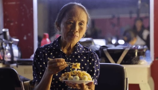 "Bà Tân Vê Lốc" cắt rau, chăn lợn kiếm tiền ở đâu để làm món ăn khổng lồ?