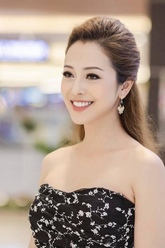 Bí quyết eo đẹp như gái son của Jennifer Phạm sau 2 tháng đẻ con thứ 4