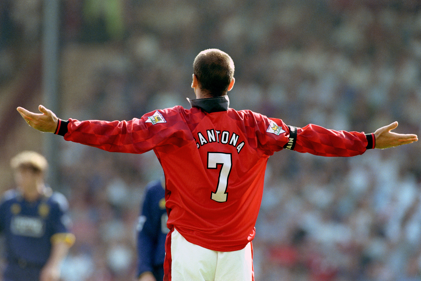 Huyền thoại MU Eric Cantona: "Đấng tối cao” uy quyền & những di sản màu ...