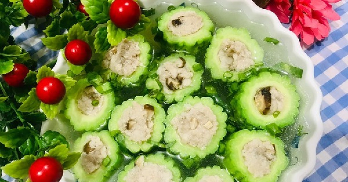 Canh mướp đắng nhồi thịt giải nhiệt ngày nắng nóng