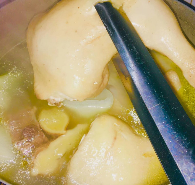 Hội chị em "rần rần" khoe món gỏi gà măng cụt lạ miệng, ngon miễn chê