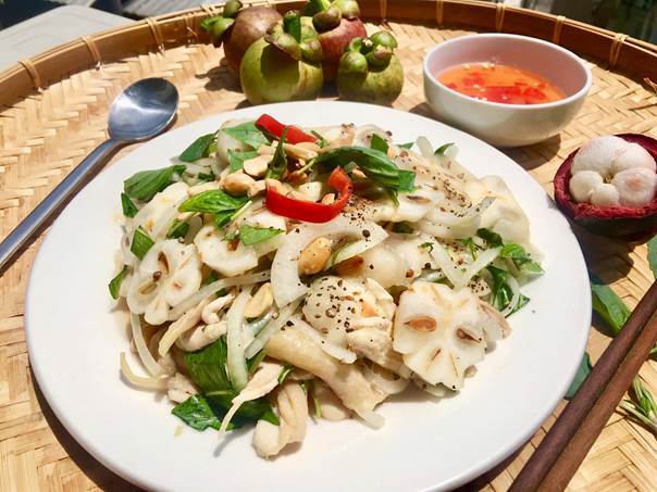 Hội chị em "rần rần" khoe món gỏi gà măng cụt lạ miệng, ngon miễn chê