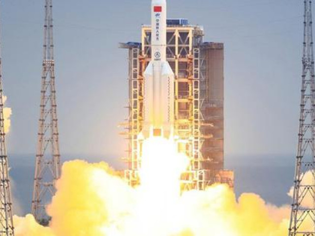 Lõi tên lửa nặng hơn 20 tấn của Trung Quốc rơi không kiểm soát về Trái đất