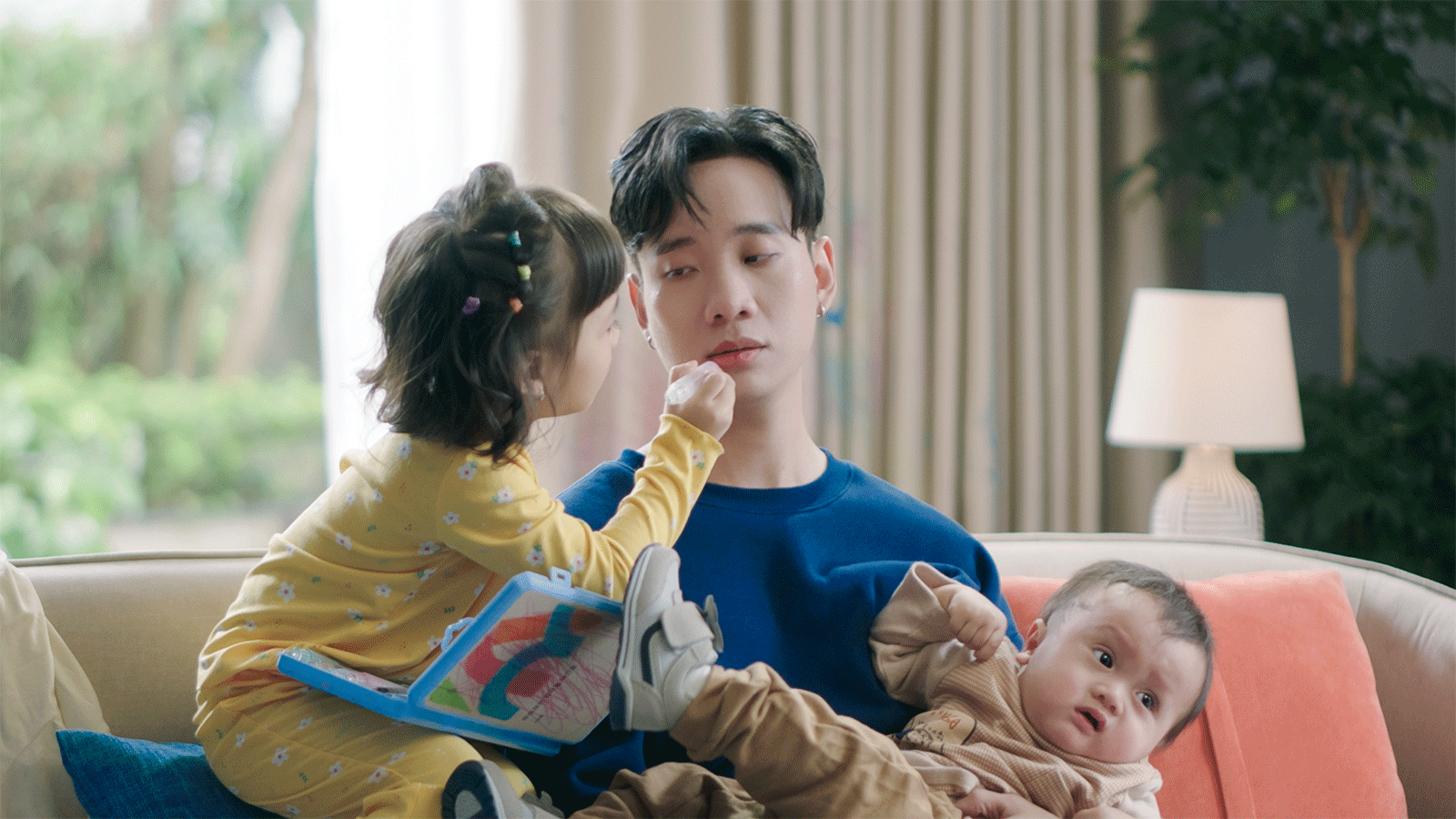 JustaTee hóa bố soái ca chuẩn "nết na" trong MV mới - EZ Papa