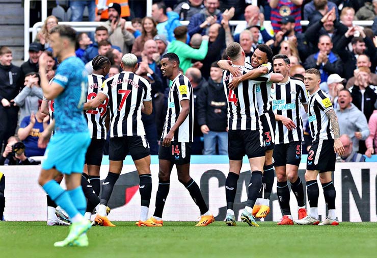 Kỳ lạ sân nhà Newcastle: Một bên dốc hơn bên kia, khiến Tottenham bị ...