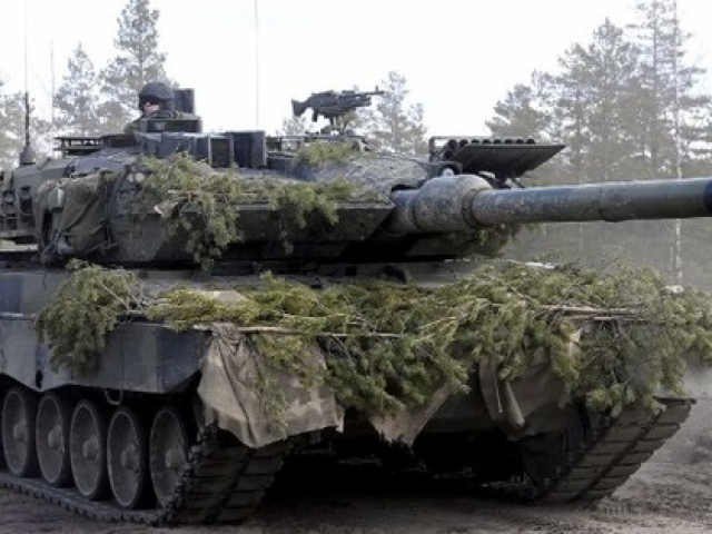 Video: Tiết lộ cách thức UAV cỡ nhỏ của Nga hạ xe tăng Leopard 2A6 ở ...