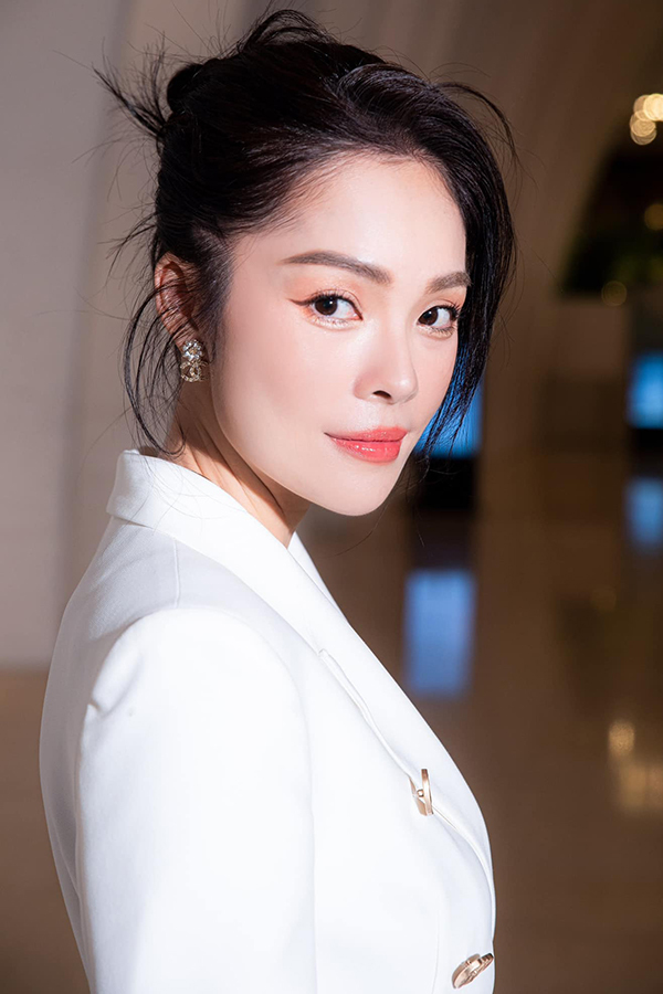 Sau vỡ nợ hàng chục tỷ, Siu Black có cơ ngơi khang trang, Dương Cẩm Lynh lại sống thế này