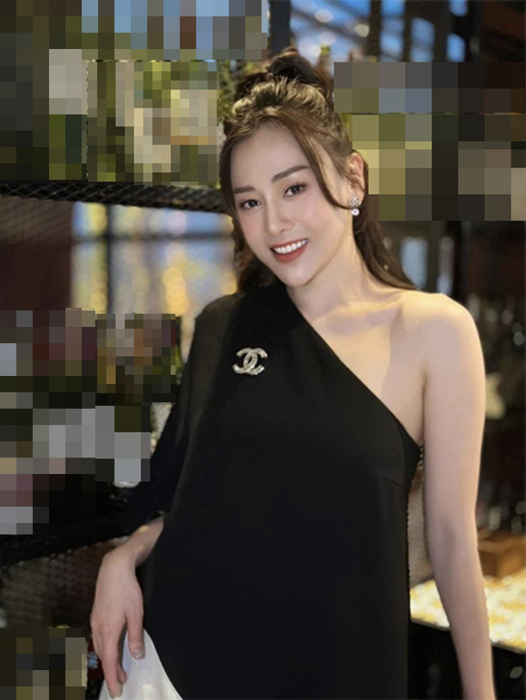 Phương Oanh diện áo rộng, Mỹ Linh đẹp kiêu sa qua ống kính ông xã chụp