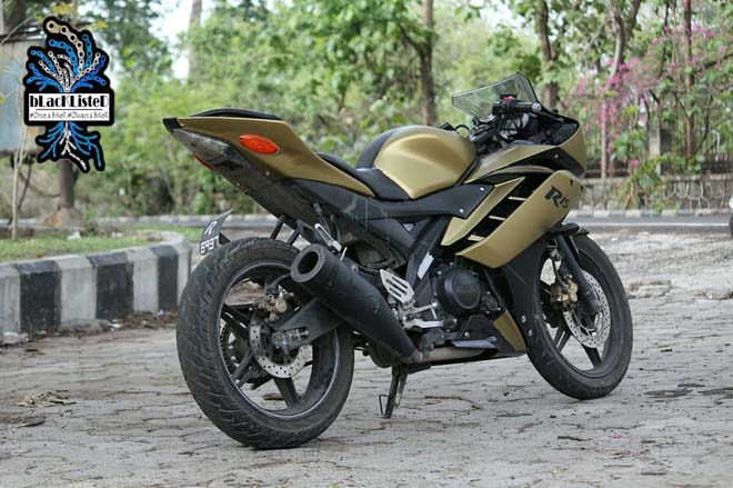 Yamaha YZF-R15 Version 2.0 "đẹp xuất sắc" trong màu đen vàng mờ