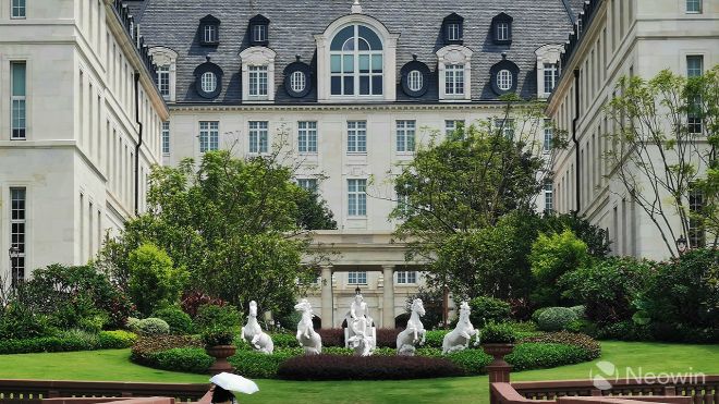 Khuôn viên mới của Huawei khiến ai cũng trầm trồ, thèm muốn