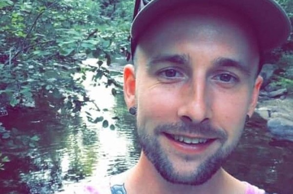 Trả thù người yêu cũ sao cho ngầu: Chiêu của anh chàng này đúng là bá đạo!