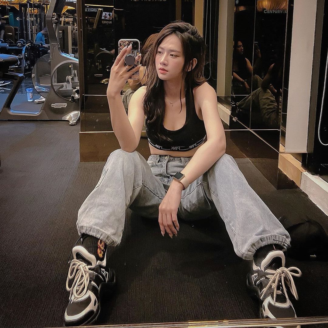 "Hot gymer Hà thành" diện đồ đi biển... để đạp xe