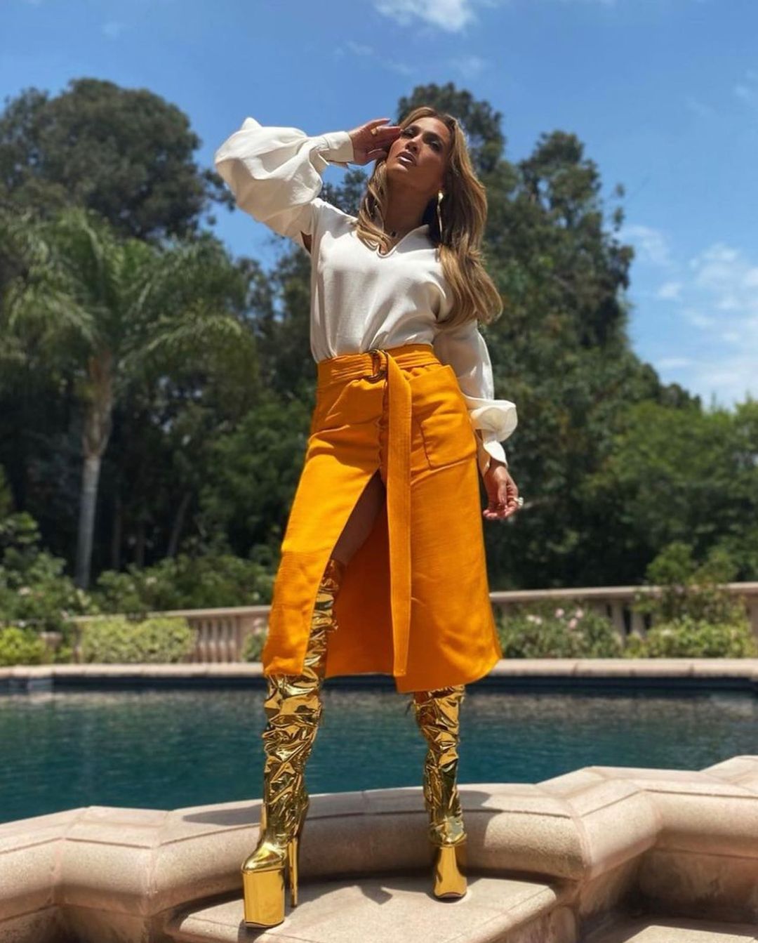 Fan ngây ngất với style trẻ trung của Jennifer Lopez