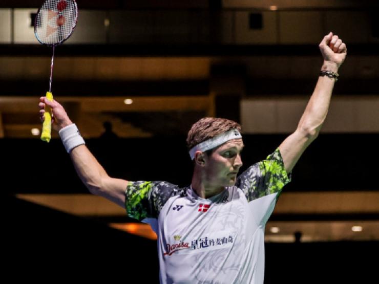 Lin Dan 2 lần "tòm tem" mỹ nhân, giờ như "công nhân làm thuê" cho vợ đẹp