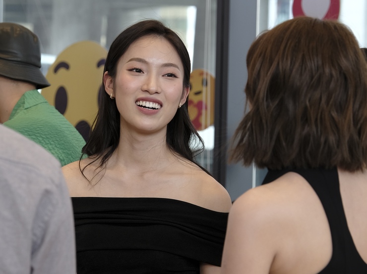 MC Khánh Vy xinh đẹp của VTV cùng loạt "sao" bày "bí kíp" làm video ngắn