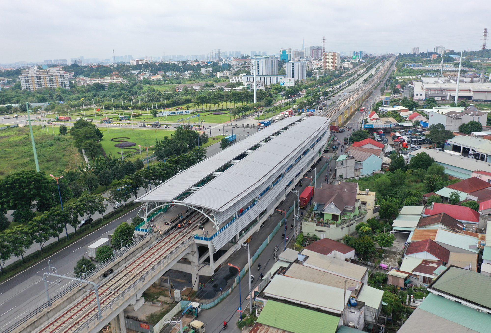 Hình ảnh mới nhất về ga trên cao tuyến metro số 1 đạt 99% tiến độ
