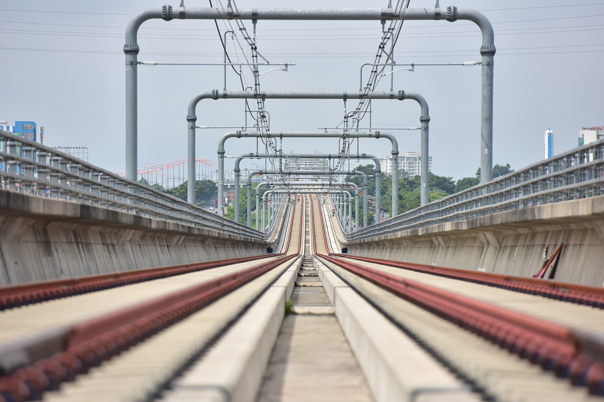 Hình ảnh mới nhất về ga trên cao tuyến metro số 1 đạt 99% tiến độ