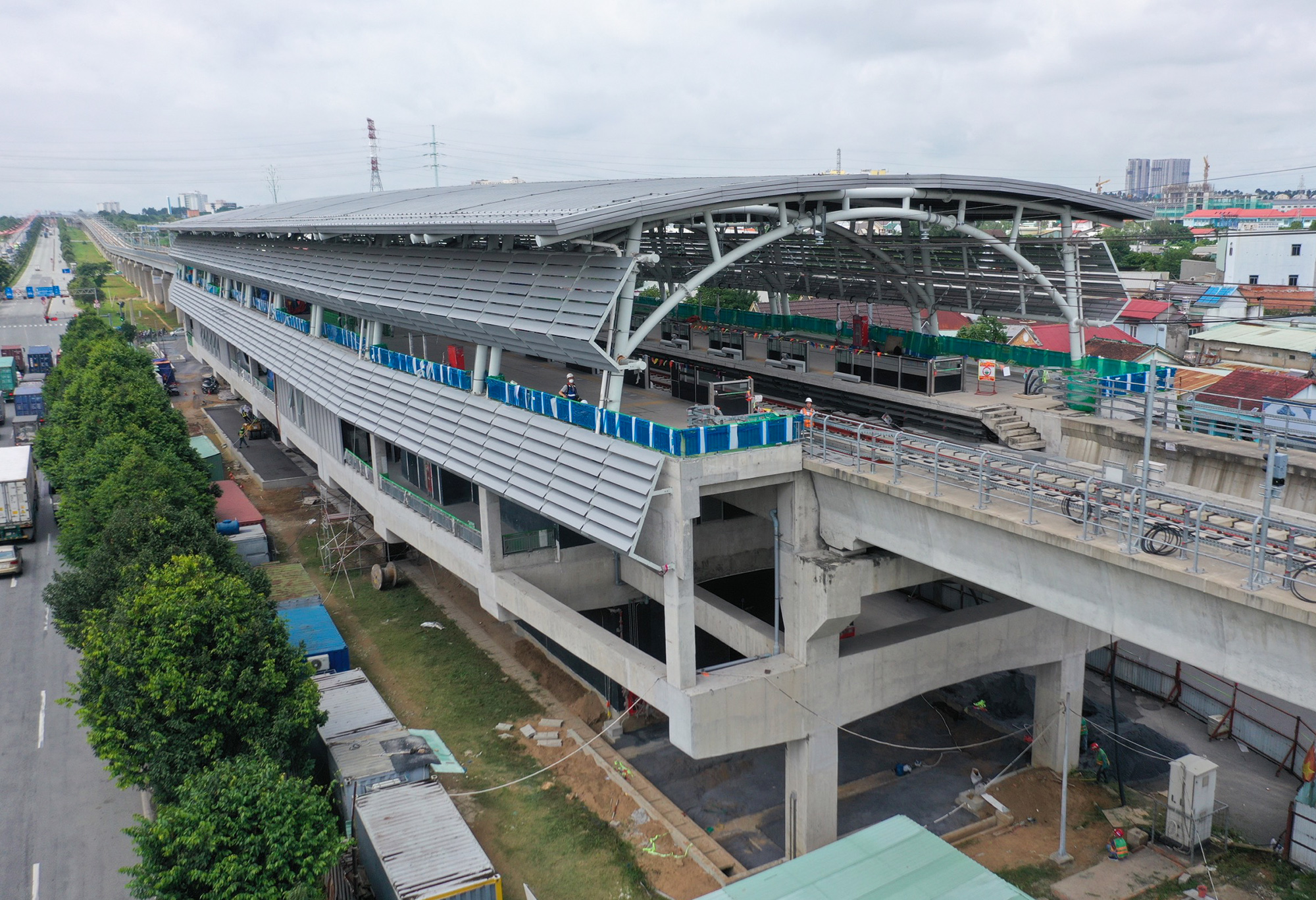 Hình ảnh mới nhất về ga trên cao tuyến metro số 1 đạt 99% tiến độ