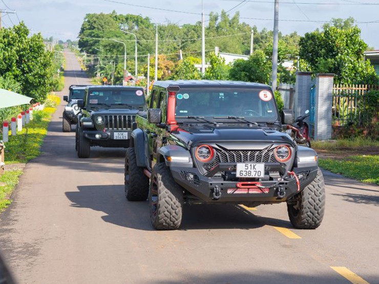 Trải nghiệm xe Jeep trên đa địa hình tại miền Trung nắng gió