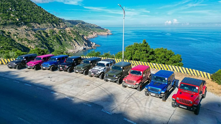 Trải nghiệm xe Jeep trên đa địa hình tại miền Trung nắng gió