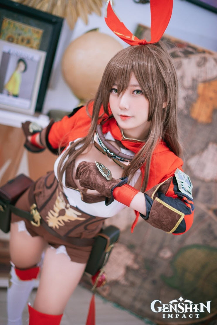 "Bỏng mắt" với màn cosplay Amber game Genshin Impact đẹp khó cưỡng