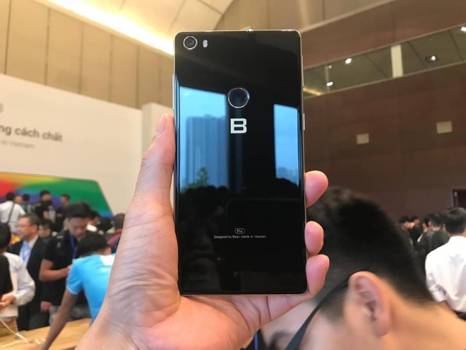 Video đánh giá Bphone 3 Pro cao cấp nhất của Bkav và Bphone 2017
