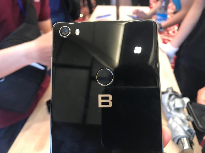 Video đánh giá Bphone 3 Pro cao cấp nhất của Bkav và Bphone 2017