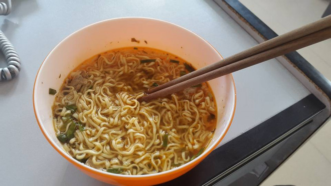 Mì gói có giá trị dinh dưỡng nhưng nên ăn vừa phải