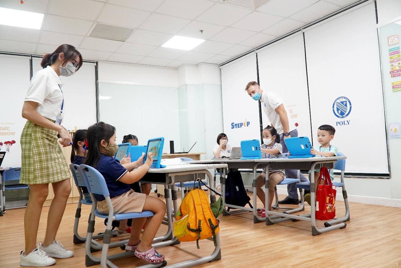 Poly English - 21 năm tự hào là một phần của Kỳ tích sông Hàn