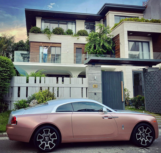 Rolls-Royce Wraith và Mercedes-Maybach S-Class lần lượt nổ vỏ trên ...