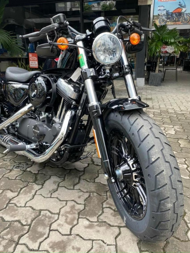 Có gì trên chiếc xe cổ điển Harley-Davidson 48?