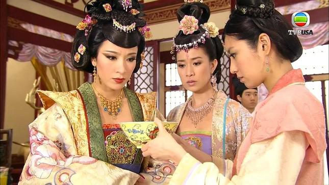 TVB mời Xa Thi Mạn, Dương Di trở lại để cứu vớt rating