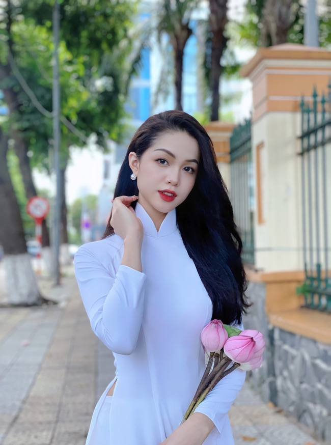 Hai Hot Girl Phố Núi Xinh Như Hoa Nổi Như Cồn Nhờ Mang Tên Lạ